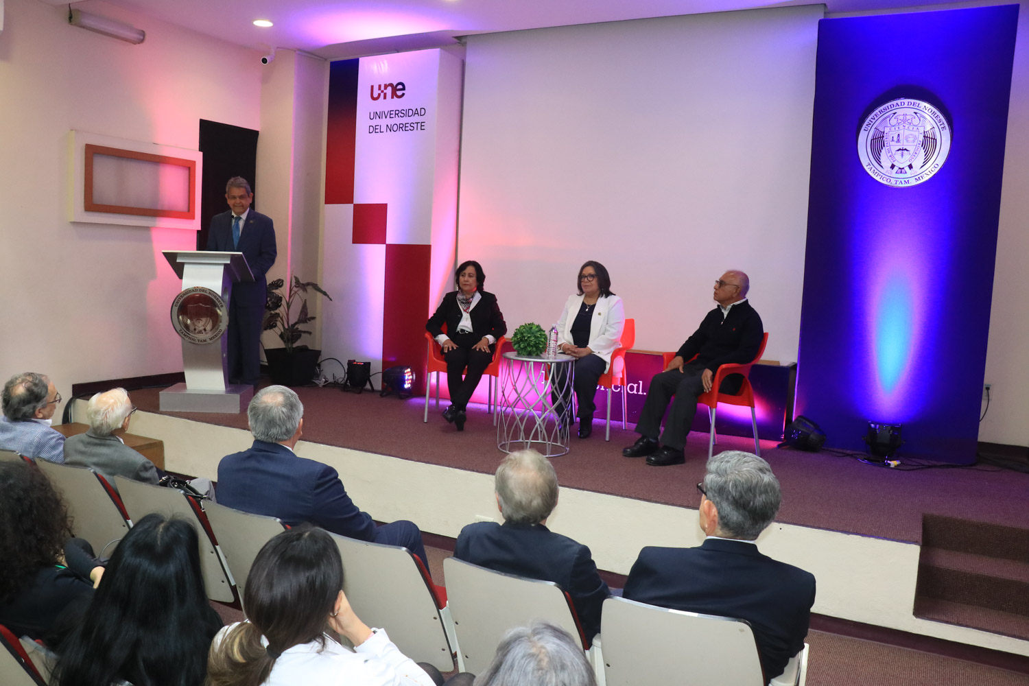 UNE recibió la visita para lograr la reafirmación de la 5/a ...