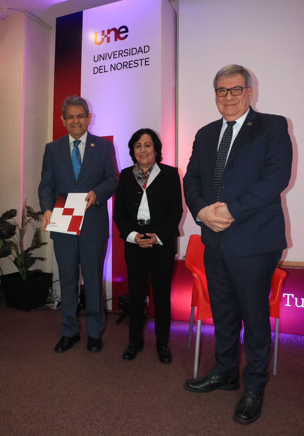 UNE recibió la visita para lograr la reafirmación de la 5/a ...